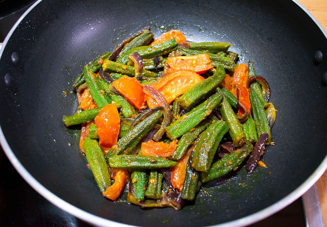 Okra salteada con curry - Spice and Colour