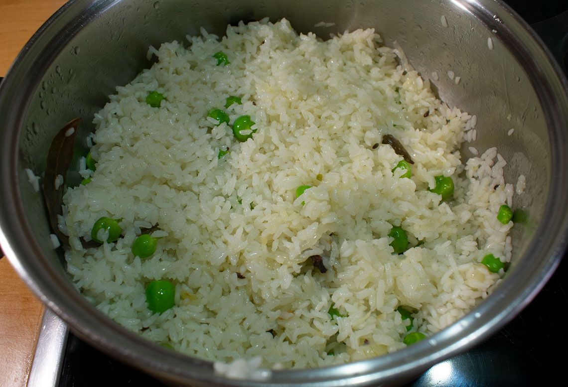 Arroz Pulao con Guisantes (Matar Pulao) - Spice and Colour