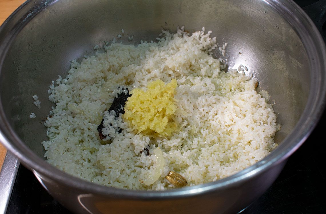 Arroz Pulao con Guisantes (Matar Pulao) - Spice and Colour