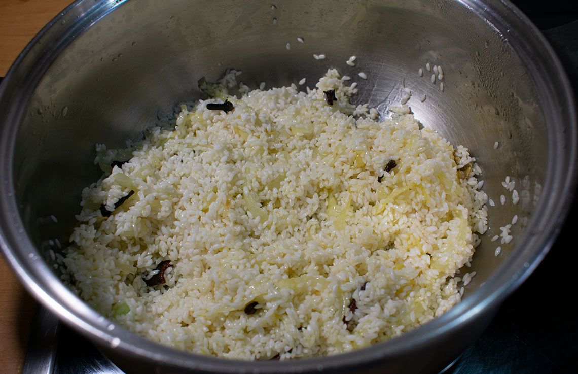 Arroz Pulao con Guisantes (Matar Pulao) - Spice and Colour