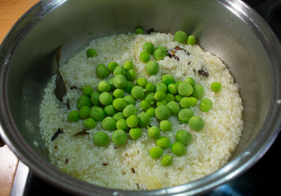 Arroz Pulao con Guisantes (Matar Pulao) - Spice and Colour
